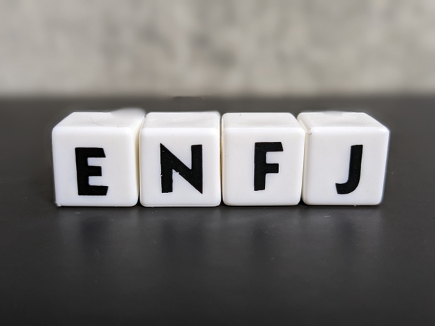 ENFJ（主人公）と相性が良い性格のMBTIタイプ｜恋愛や結婚にピッタリの相手も紹介 | ヨムーノ